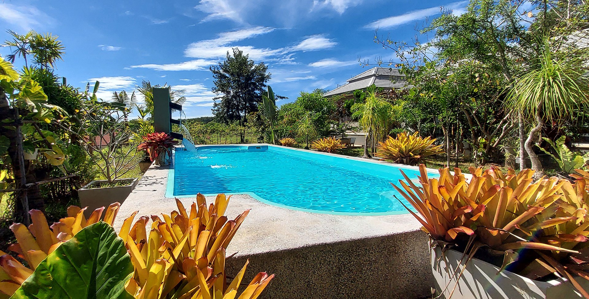 Villa of 300 sqm with pool and 4 rai land in Rayong