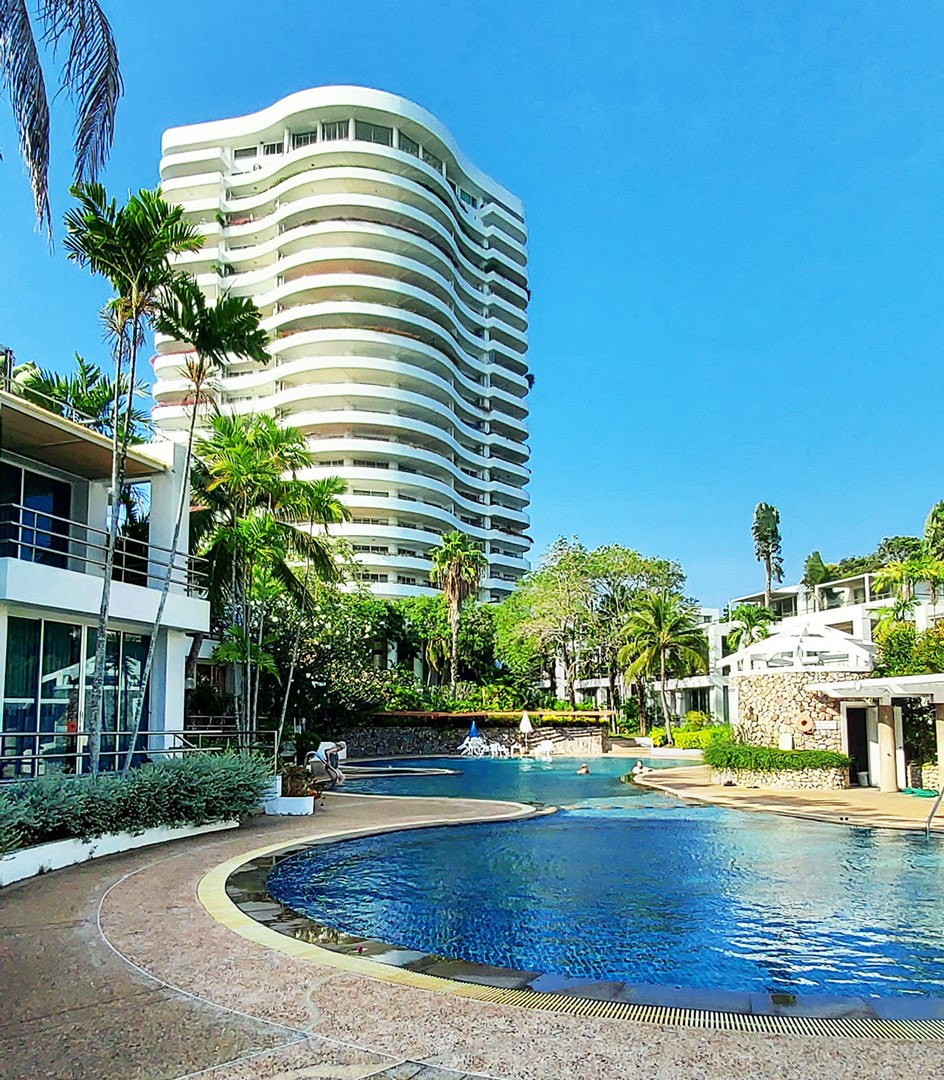 Condo with outstanding beach view and large pool area in Crystal Beach ...