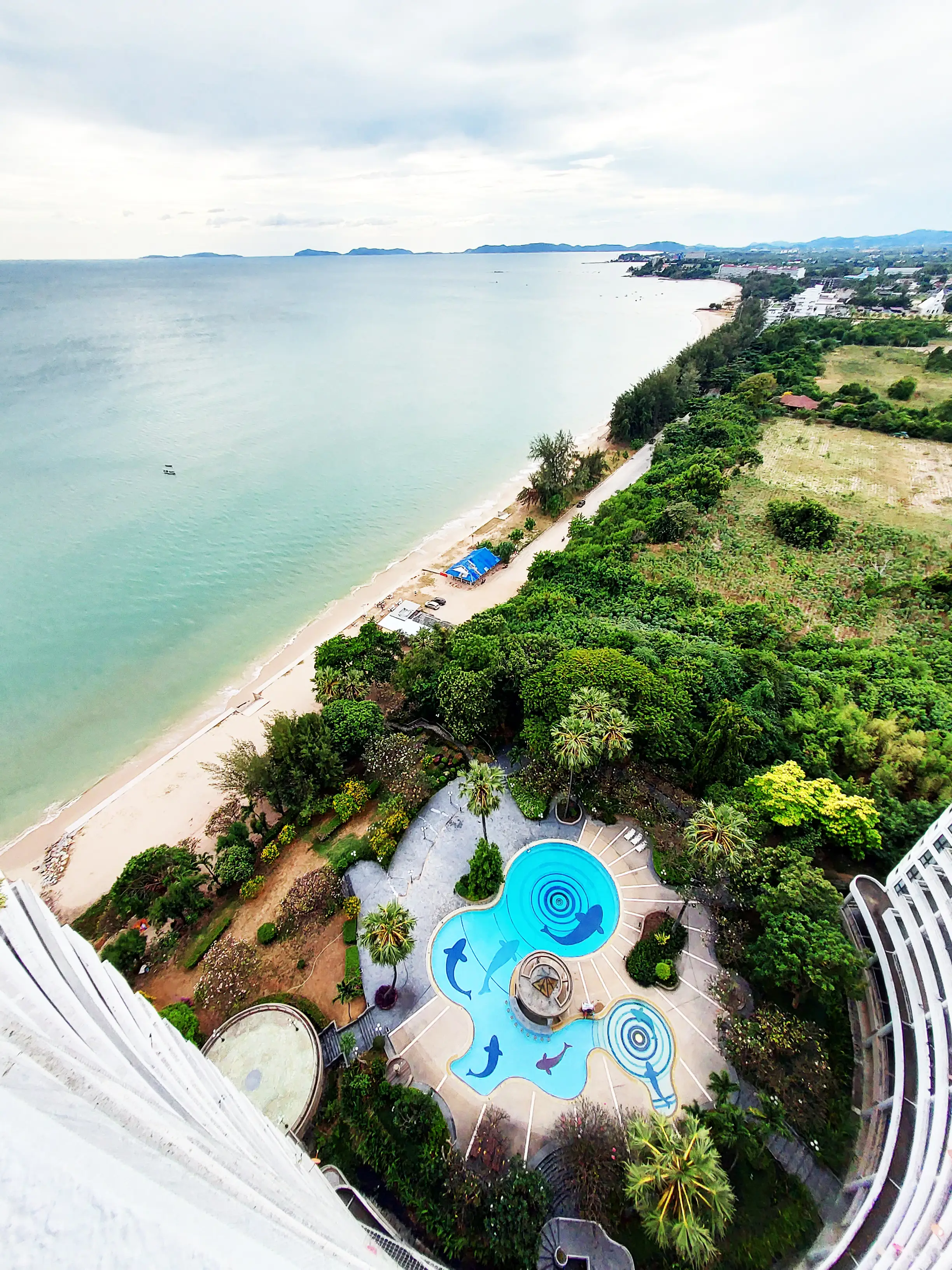 Luxurious Duplex Penthouse with roof terrasse floor 23 - 25 in Payoon Garden Cliff, Ban Chang